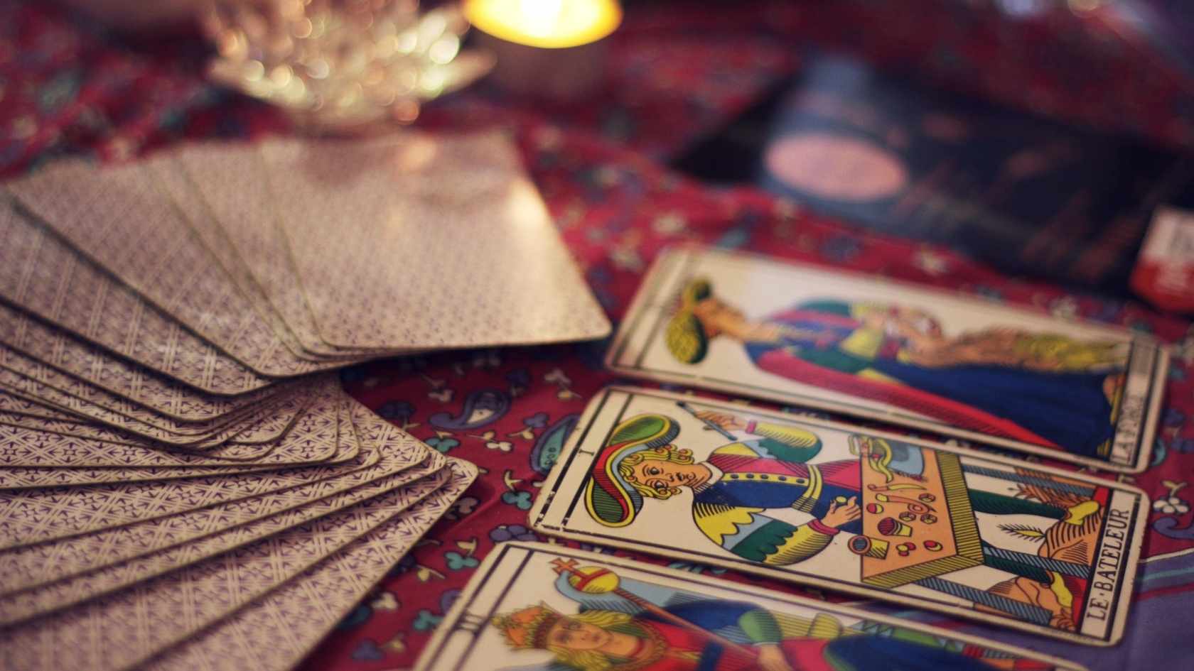 Difference Between Upright and Reversed Tarot Cards - TarotUp